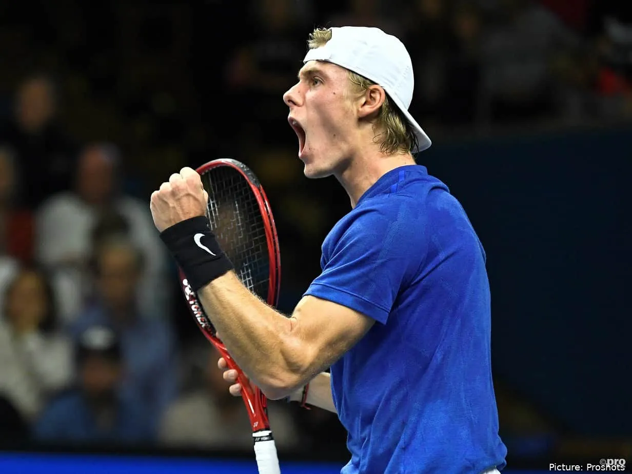 (VIDEO) Ironisches Karma: Denis Shapovalov schlägt sich beim Sieg über Taylor Fritz selbst den ...